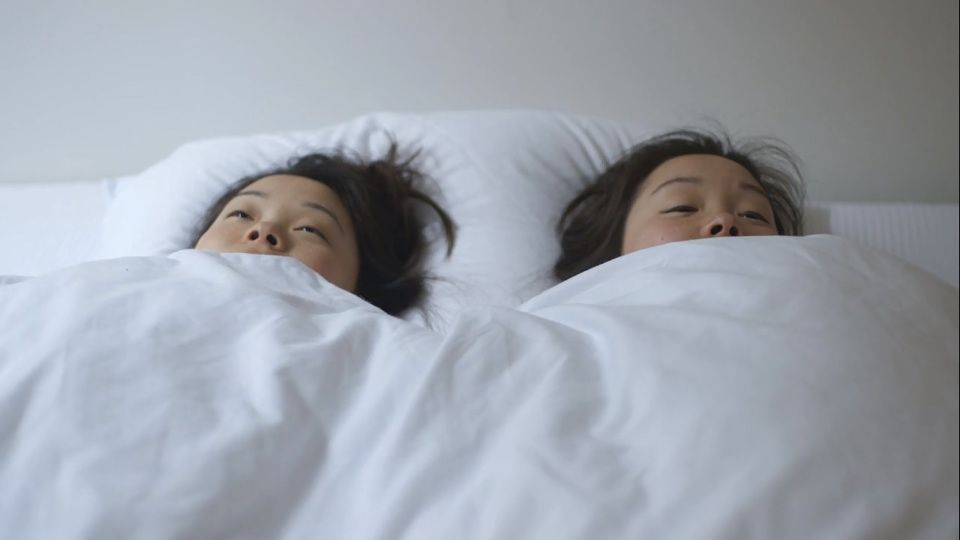 Trailer do filme Twinsters - Twinsters Trailer (2) Original - AdoroCinema